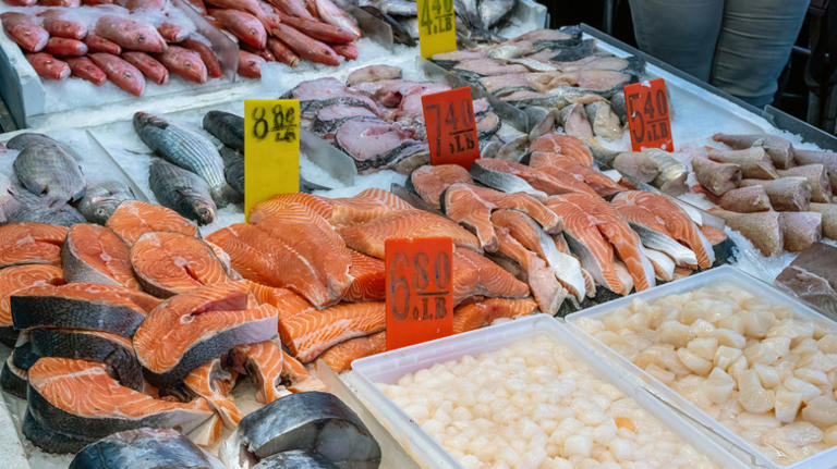 Watch out for these 7 red flags when buying fish and seafood