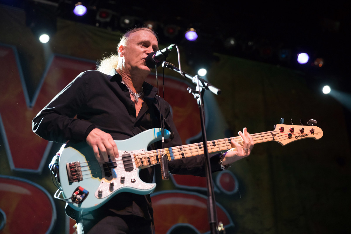 Bass legend Billy Sheehan reveals late '80s rock band is done making ...