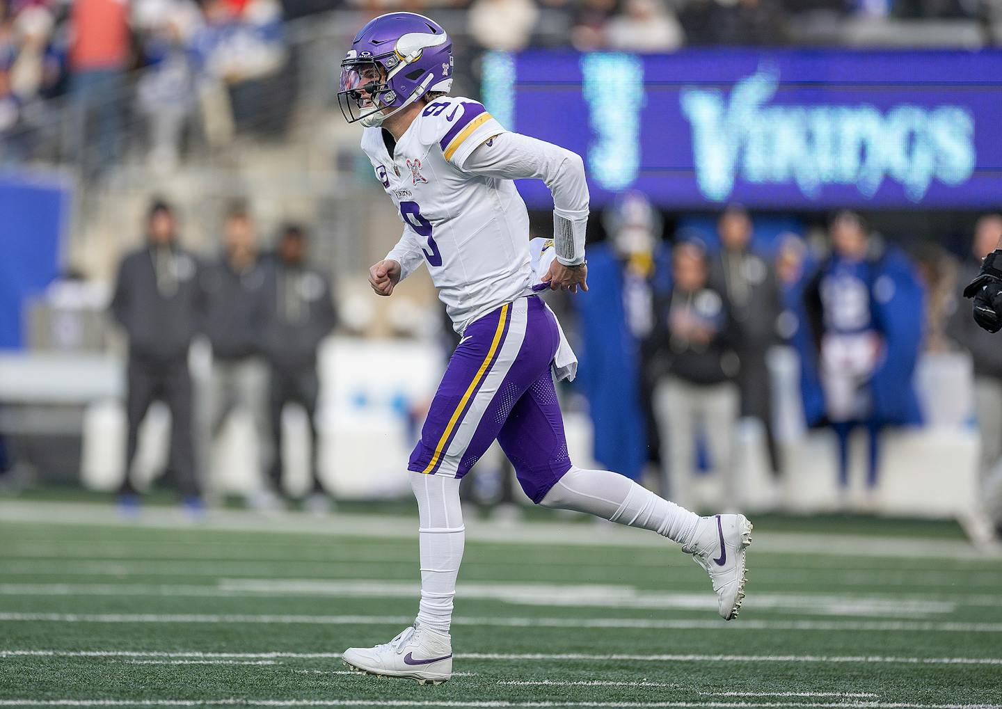 Vikings QB JJ McCarthy out vs. the Lions with a hairline fracture in ...