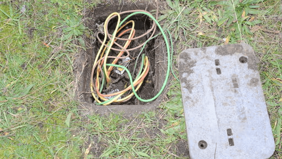 Police: Copper wire thief breaks traffic light, causes deadly crash in ...