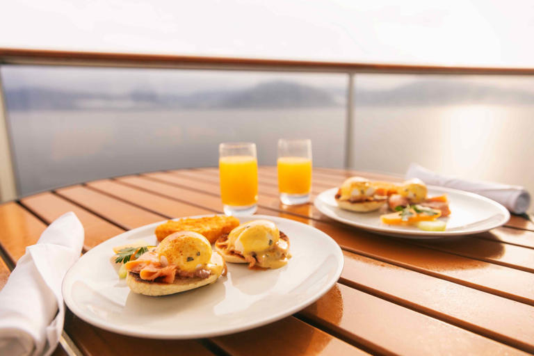 How to avoid food poisoning on a cruise, according to a food safety expert