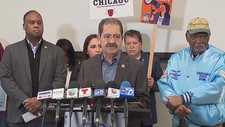 Illinois congressional leaders tour Broadview ICE facility months after ...