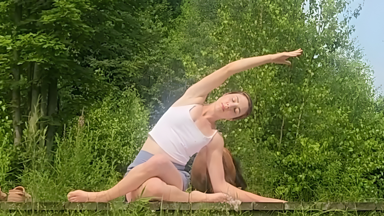 10 min gentle yoga to relax muscles after running