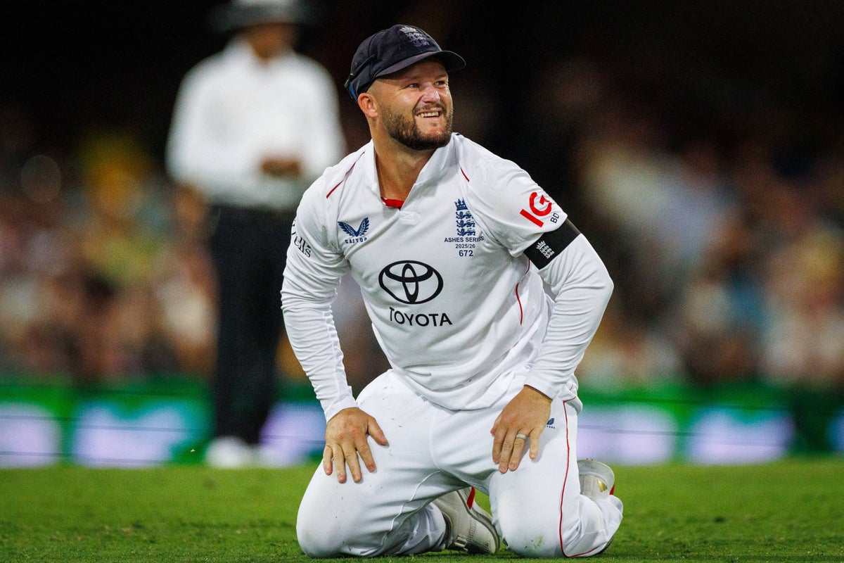 England ‘establishing the facts’ over apparent viral Duckett video