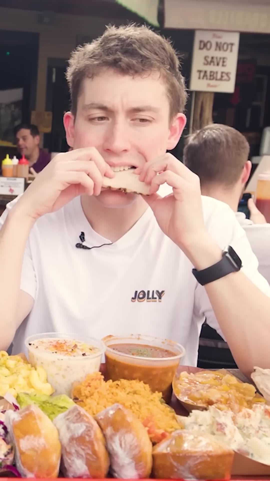 Surprisingly mind-blowing BBQ turkey! Jolly tries the ultimate ...