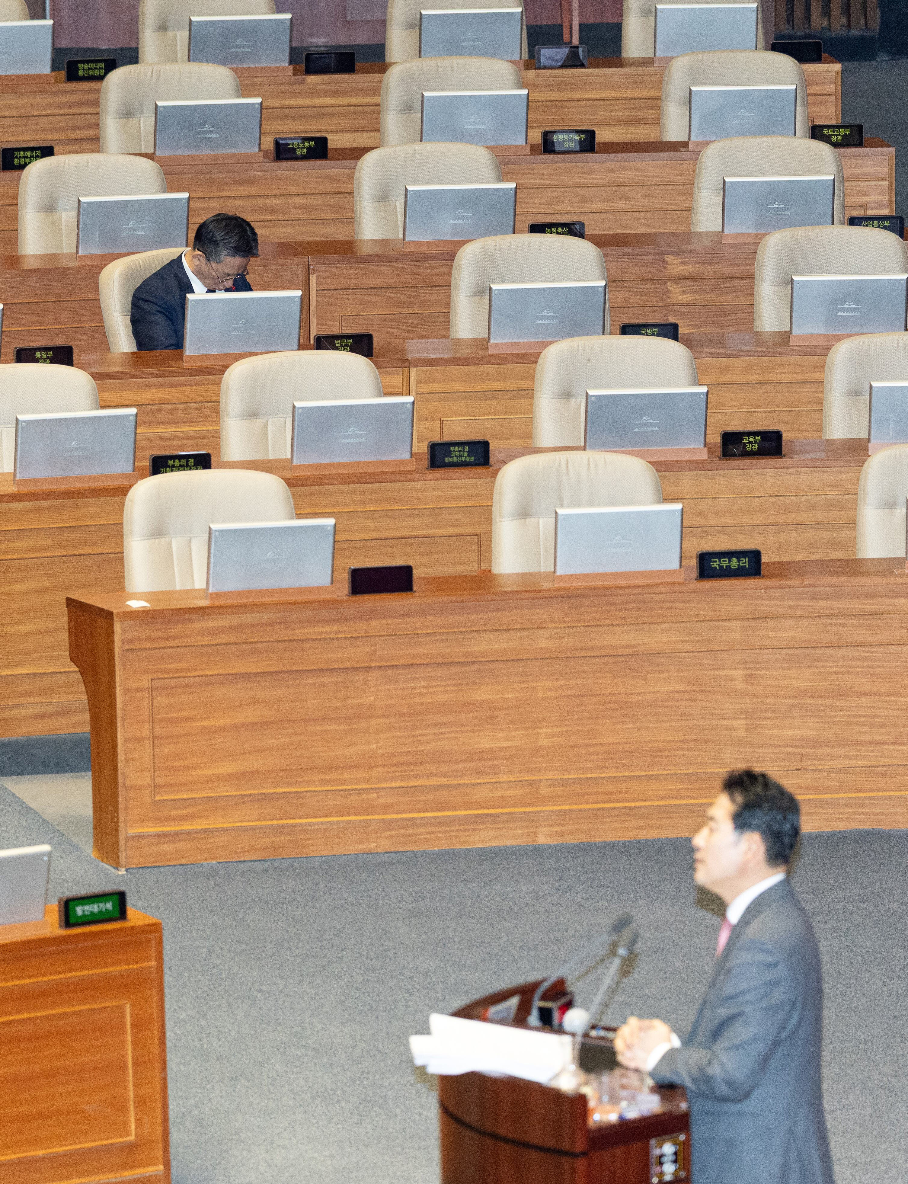 People Power Party's Jang sets 24-hour filibuster record