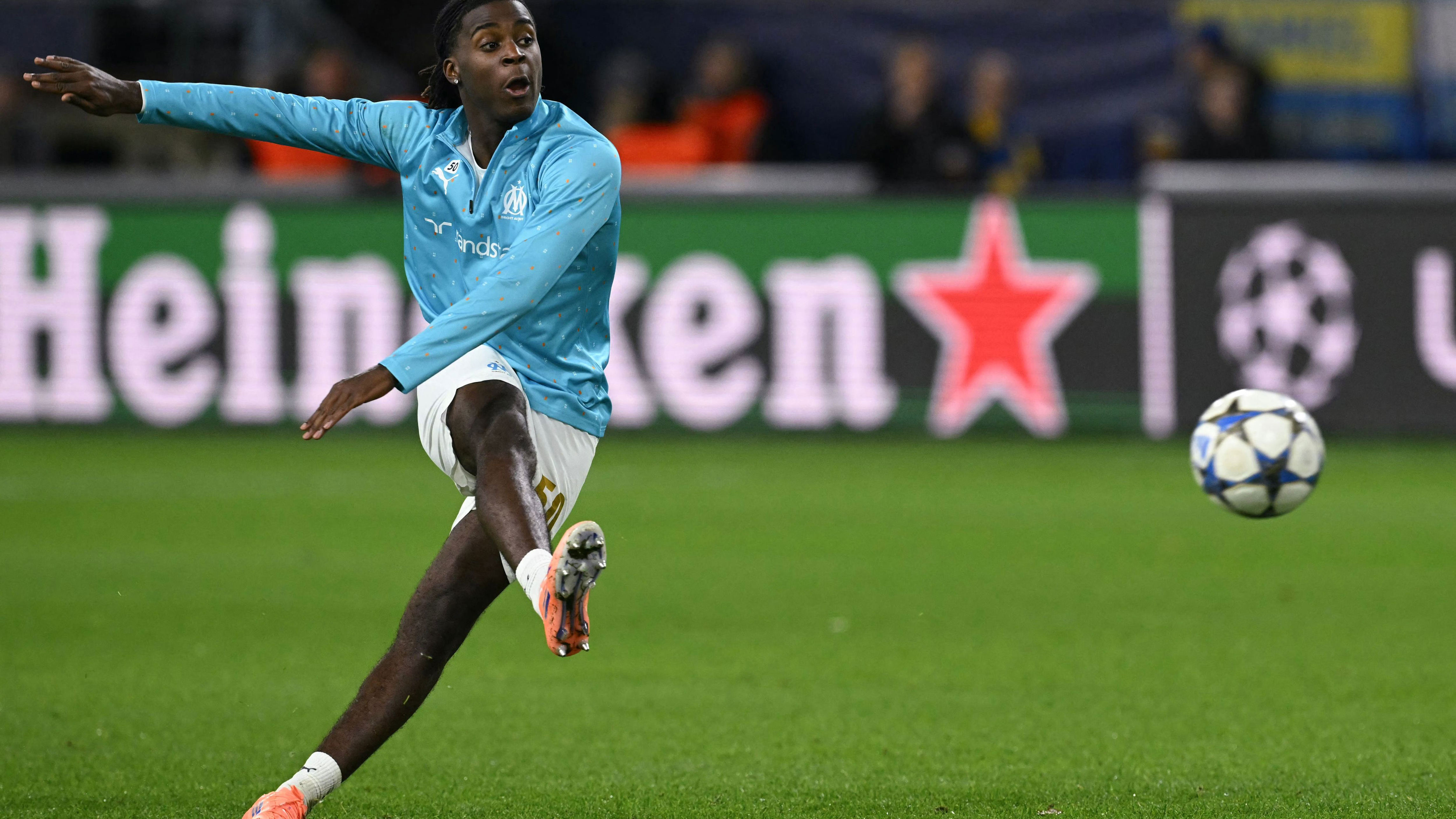 OM, la pression monte autour de Darryl Bakola