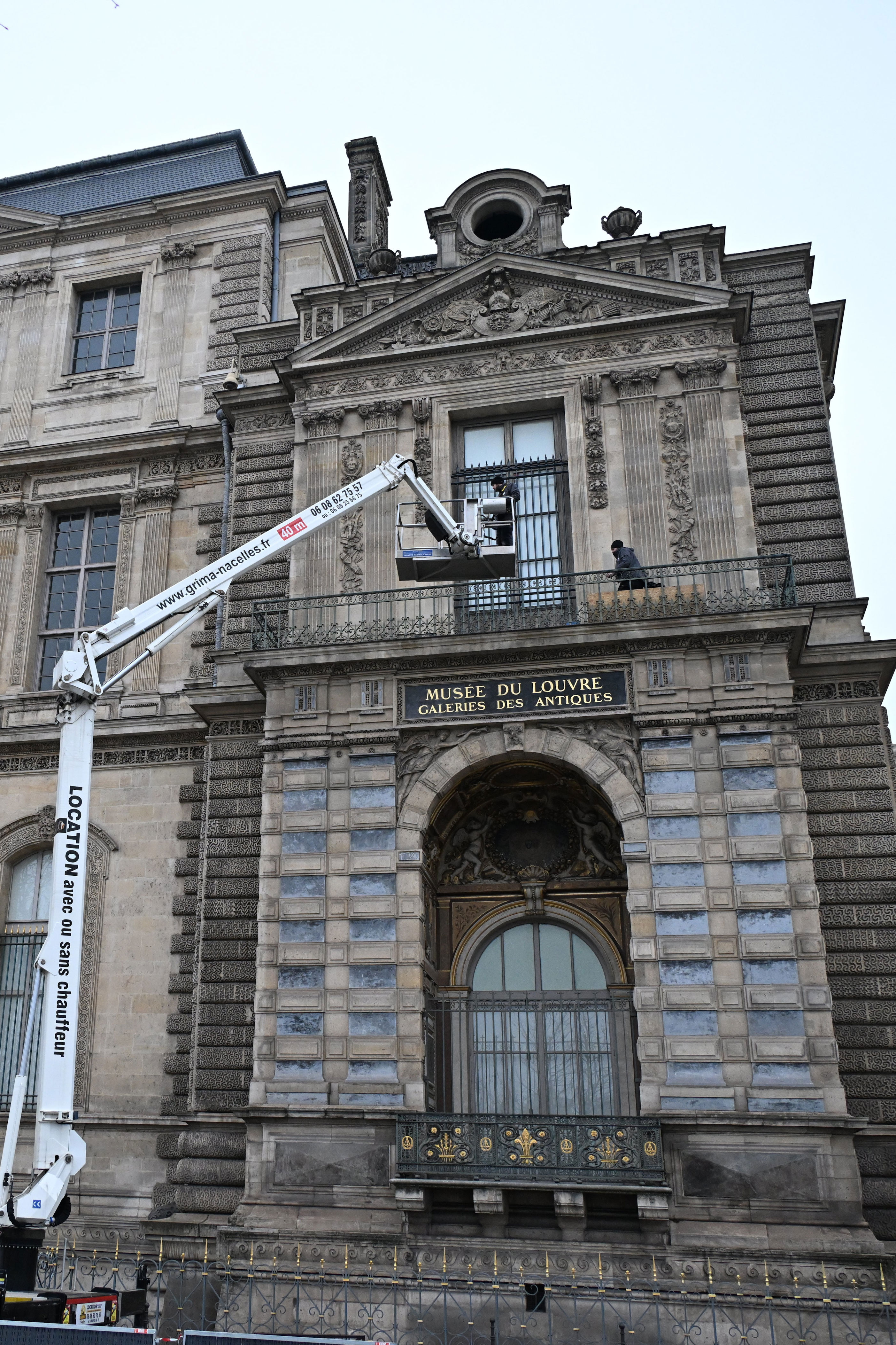 Louvre seen tightening security with freight lift, adding window bars