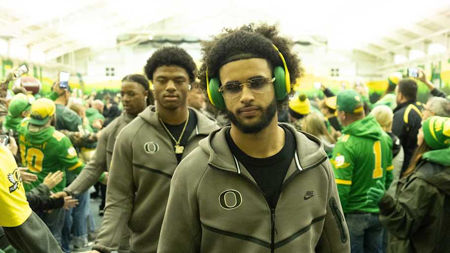 Oregon coach Dan Lanning makes one major change to playoff preparation