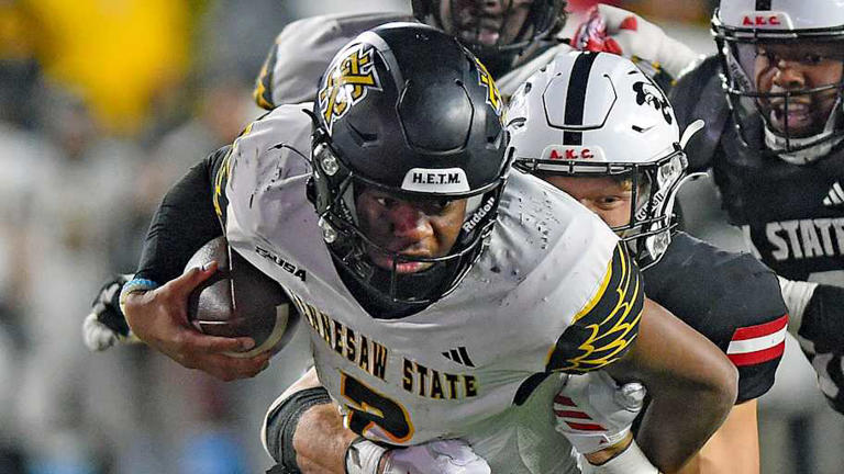 First-team all-conference QB enters college football transfer portal