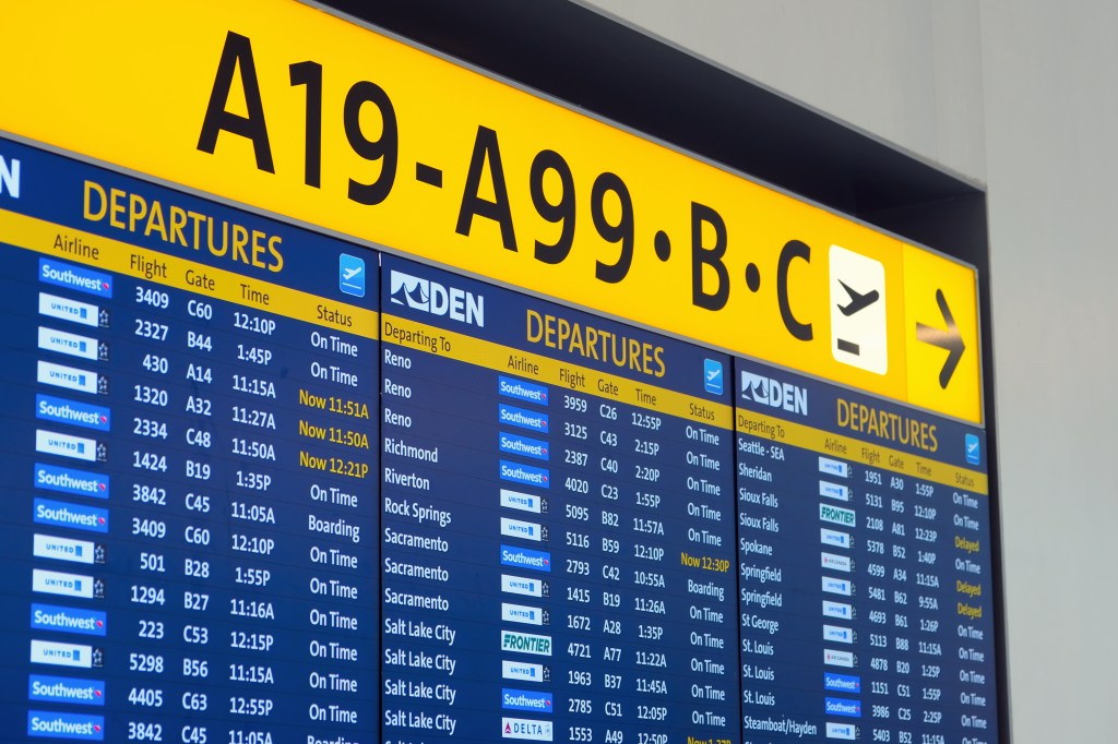 List of major US flight routes with most delays over the holidays