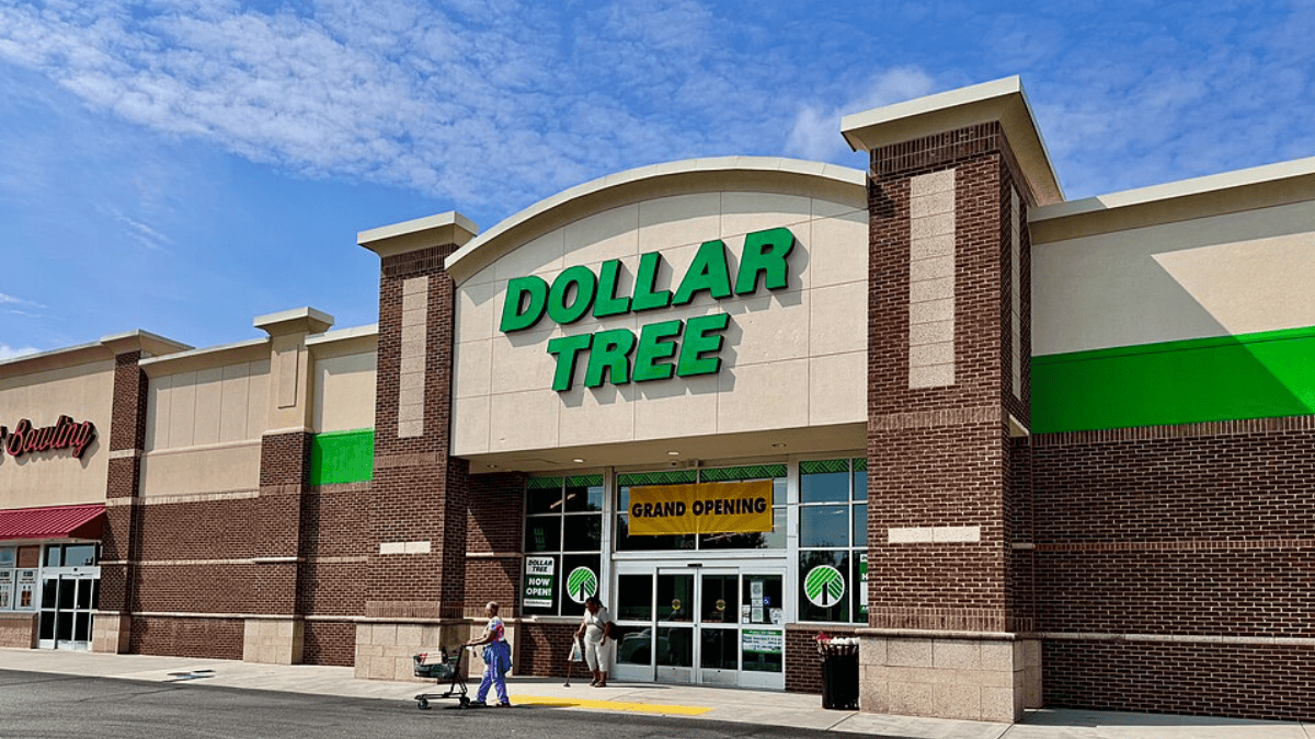 Is Dollar Tree open on Christmas 2025? Holiday hours
