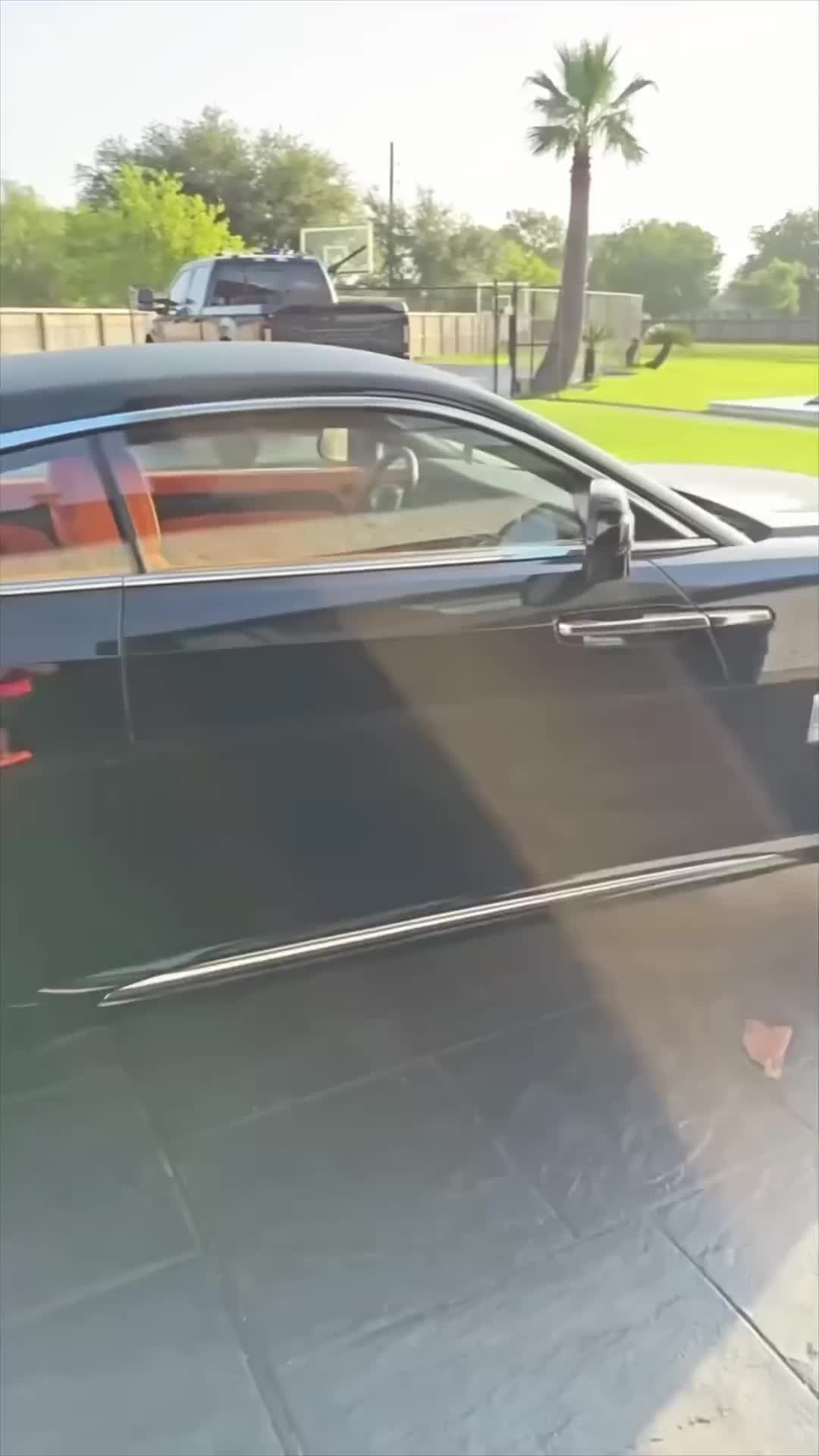 Slim Thug’s Rolls-Royce Spectre on 26’s Forgiatos charging up