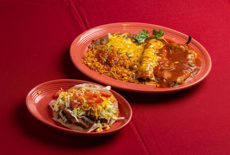 Blended margaritas and crispy-shelled tostadas reign at this Palos ...