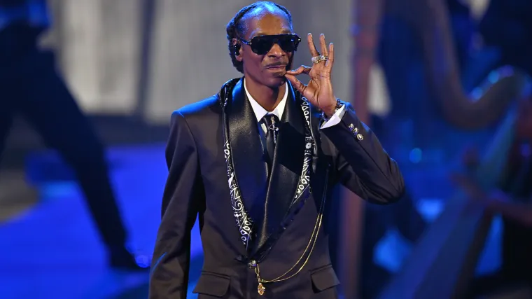 Snoop Dogg halftime show live updates, reviews on 2025 NFL Christmas ...