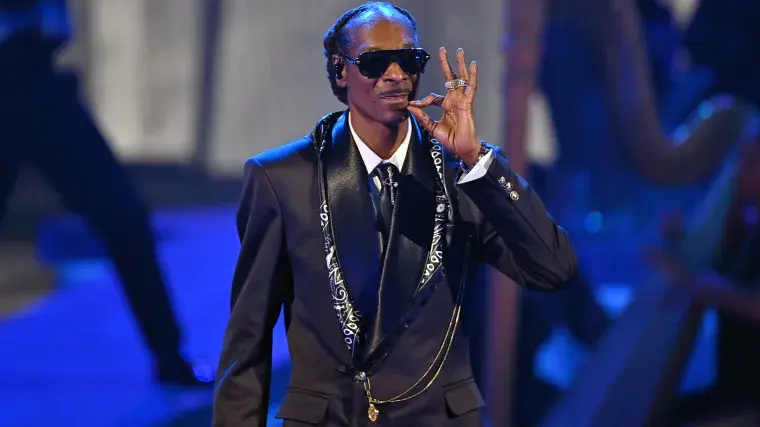 Snoop Dogg halftime show live updates, reviews on 2025 NFL Christmas ...