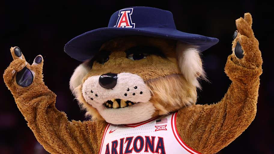 Arizona remains No. 1 in latest AP poll as Michigan closes in