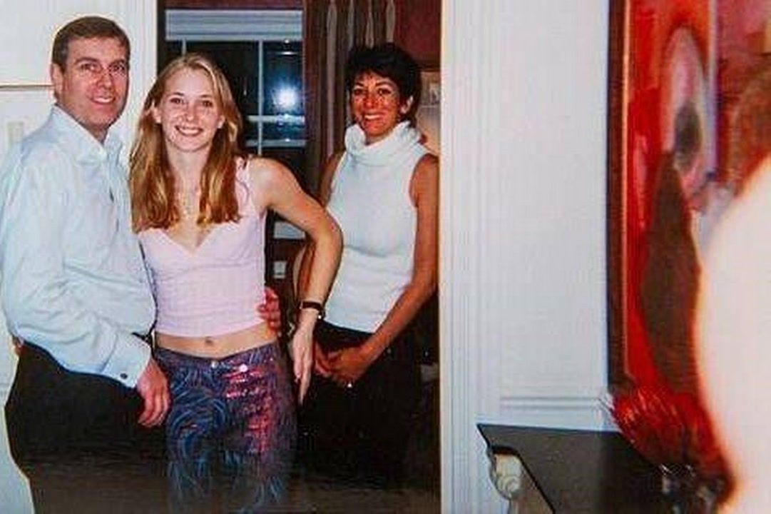 Uncropped Prince Andrew photo reveals mystery thumb