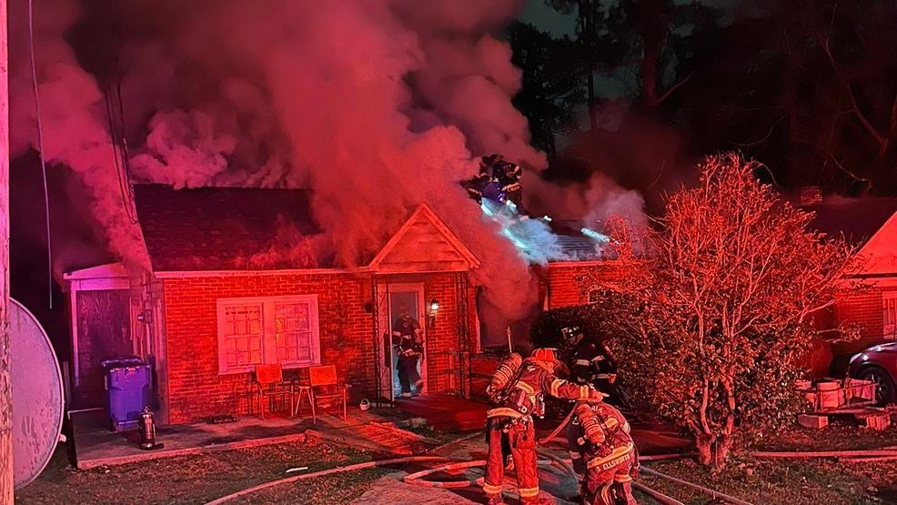 Eight displaced after early morning fire