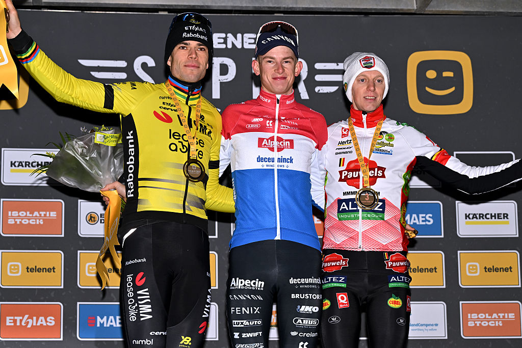 Superprestige Heusden-Zolder: Tibor Del Grosso surges past Wout van ...
