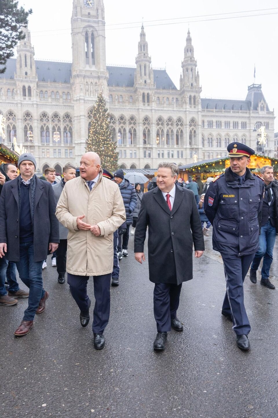 Stocker & Ludwig am Christkindlmarkt, Sporrer im Häfn