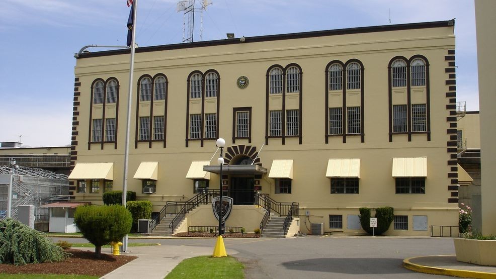 Fire at Oregon prison factory quickly contained, no injuries