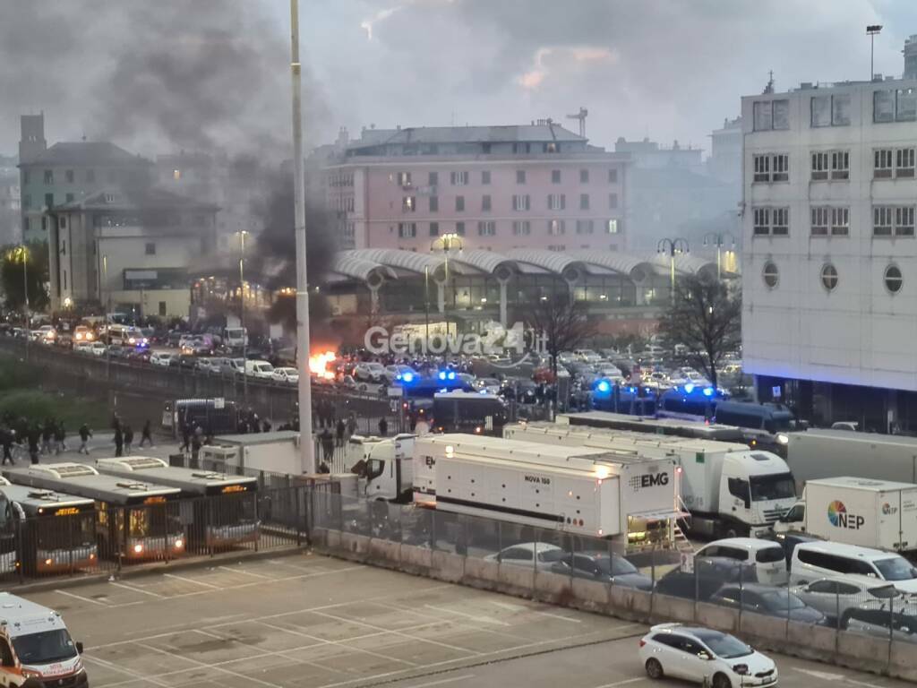 Stangata sulle trasferte del Genoa: vietate ai tifosi quelle con Roma ...