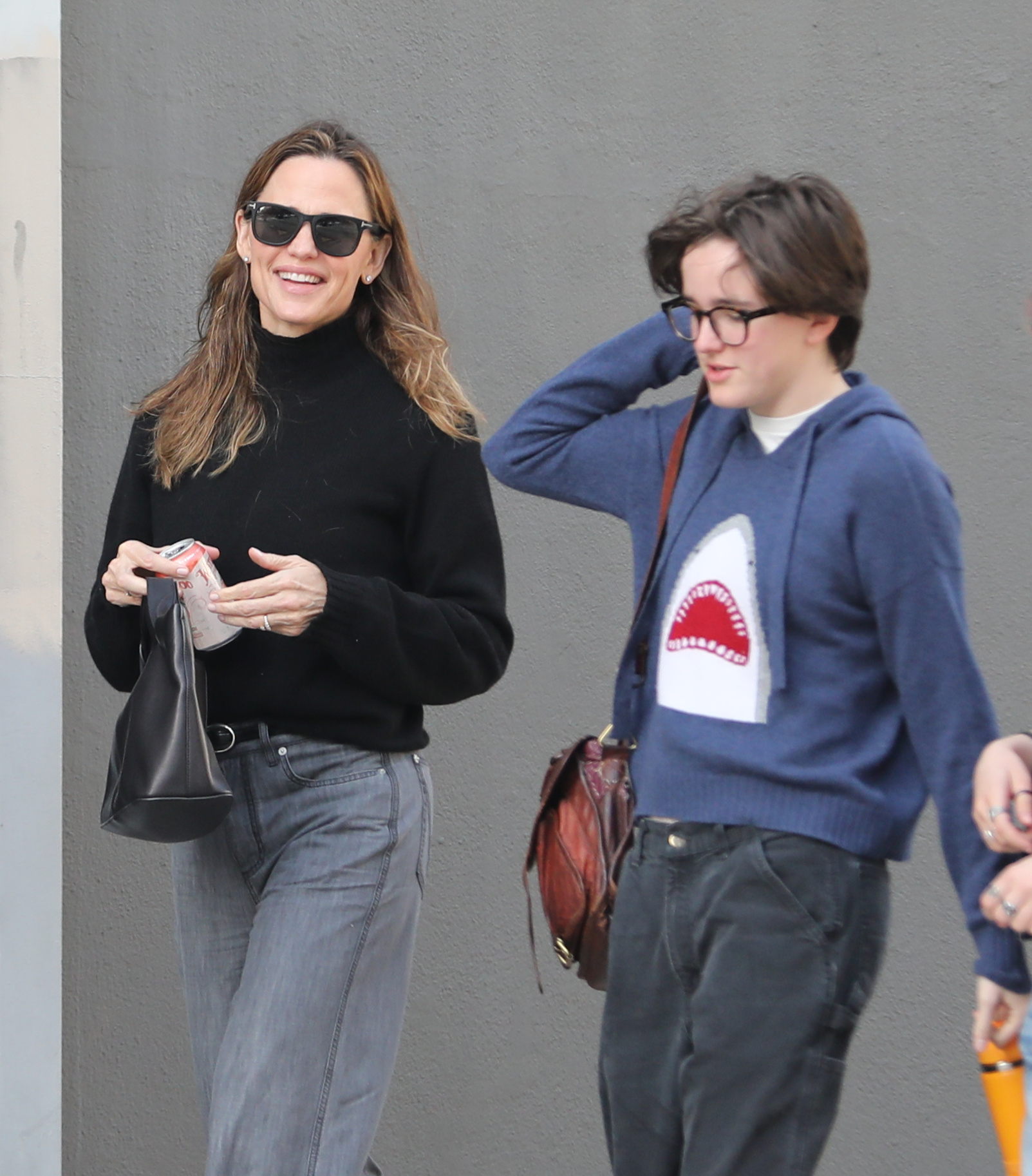 Ben Affleck reunites with ex Jennifer Garner for theater outing on same ...