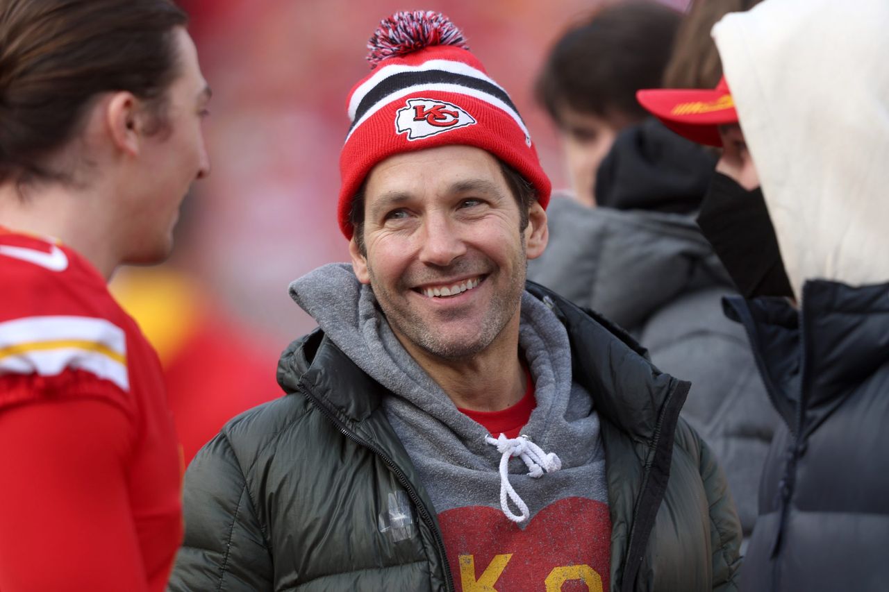 Travis Kelce apologizes to Chiefs superfan Paul Rudd as the team misses ...