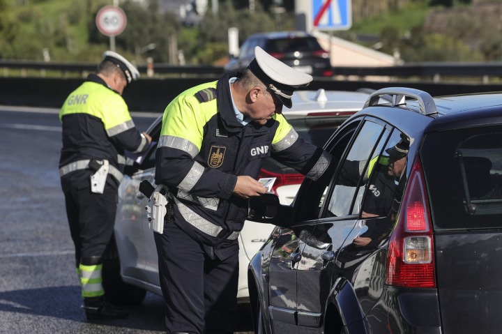 GNR deteve em quatro horas 66 condutores embriagados nas vias de acesso ...