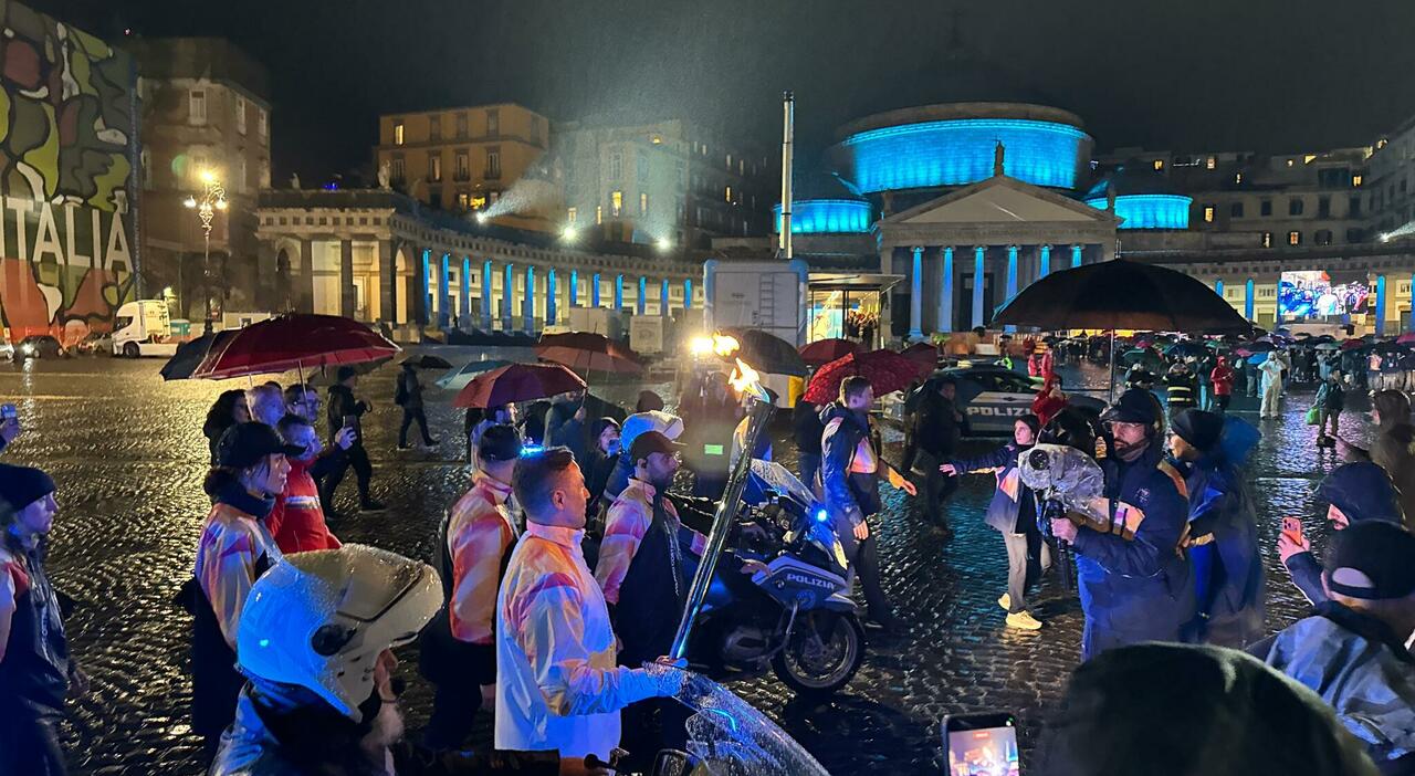 Fiamma olimpica, Fabio Cannavaro accende il braciere: «Un simbolo ...