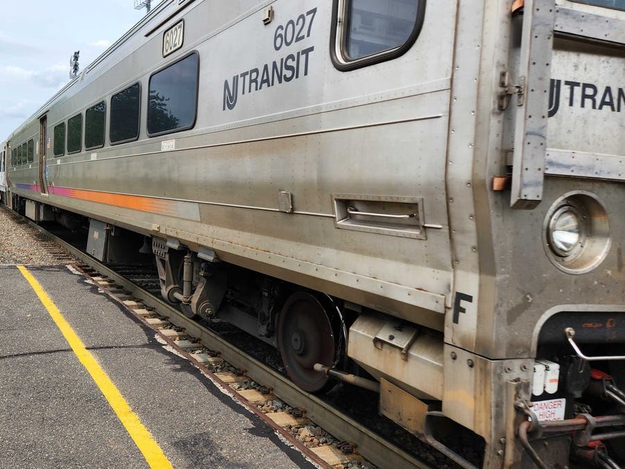 NJ Transit train hits car in Bergen County, causing delays