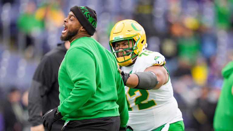 Iapani Laloulu's return to Oregon Ducks elevates the future of the offense