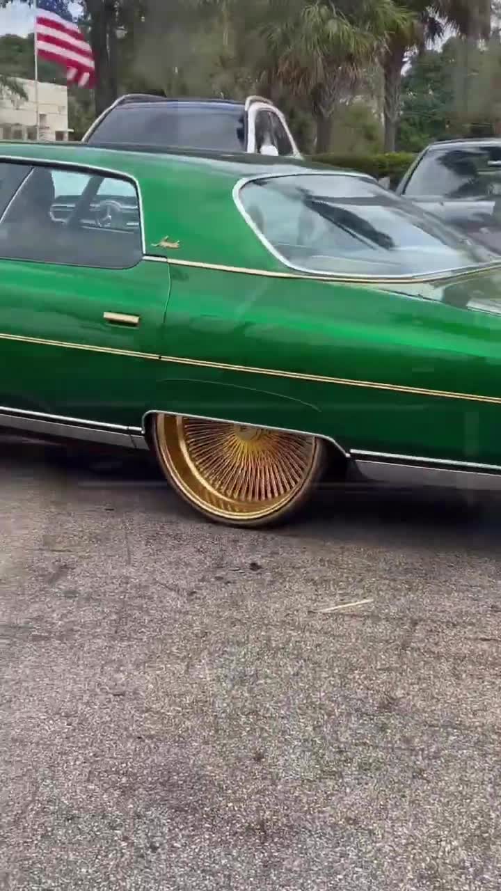 Sim1’s super clean 4-dr Chevy on gold Daytons