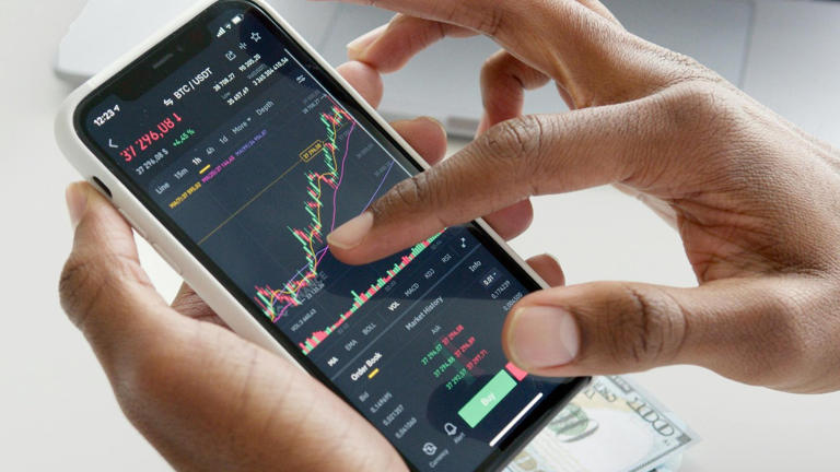 Axon stock to $900 in 2026? Here's the path