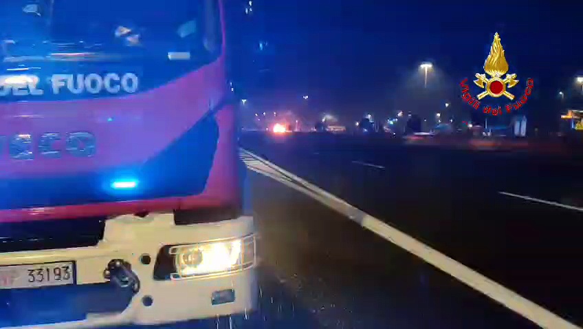 Paura sulla A1 Napoli-Roma: esplode una cisterna di GPL, traffico a ...