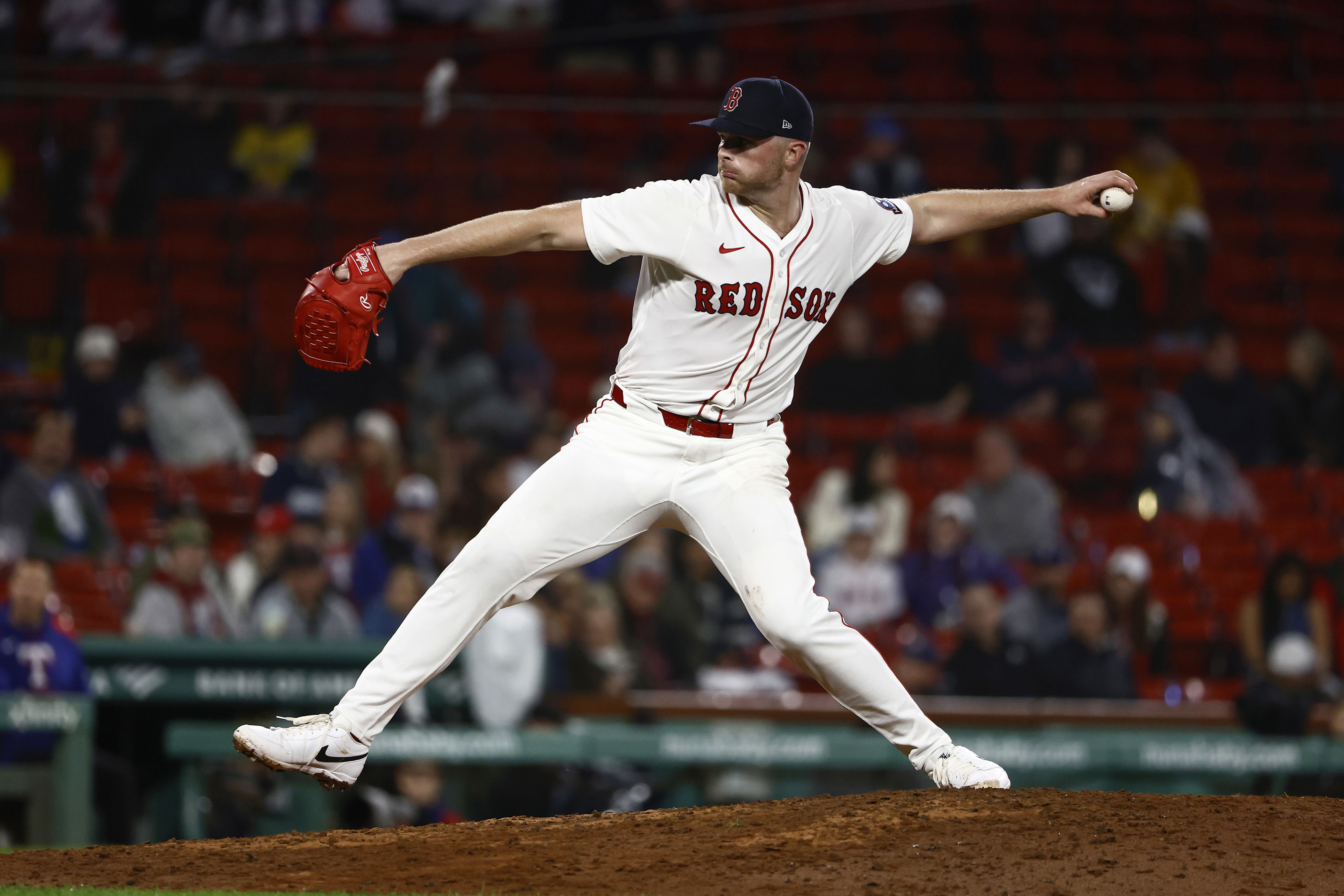 White Sox continue spending spree, add veteran reliever