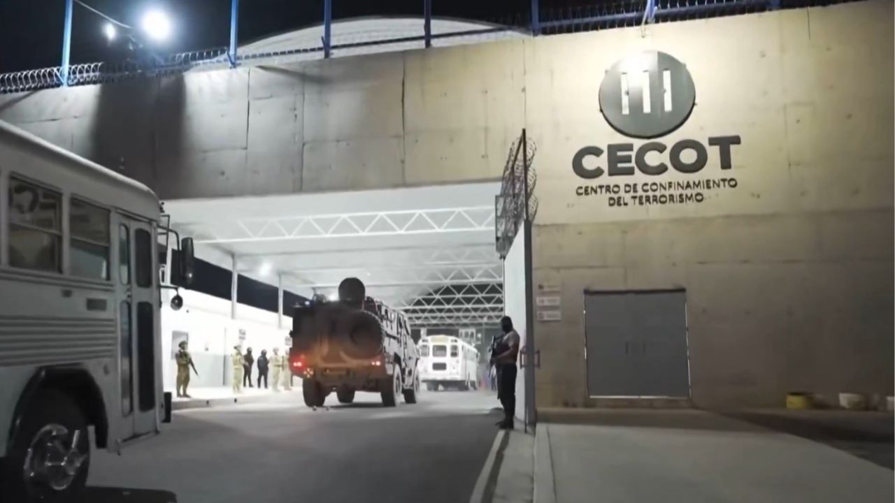 CBS faces criticism after delaying "60 Minutes" report on prisons in El ...