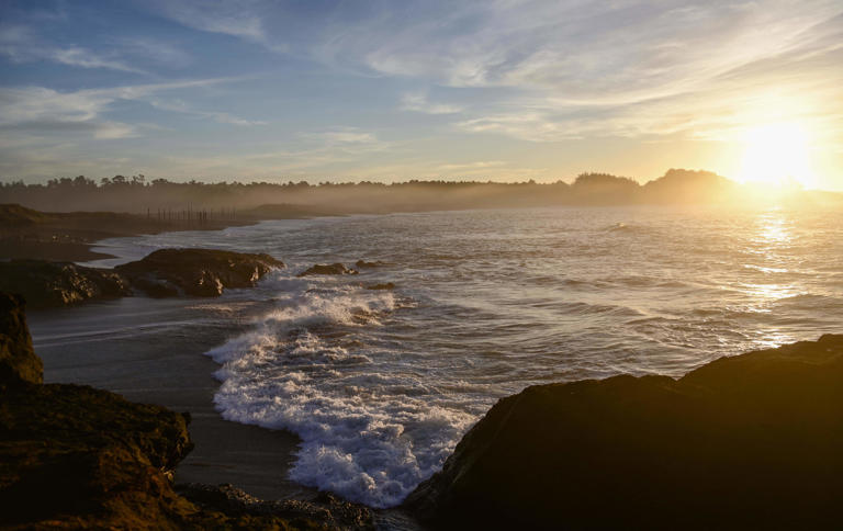 Woman dies after wave sweeps her into ocean from rock in Northern ...