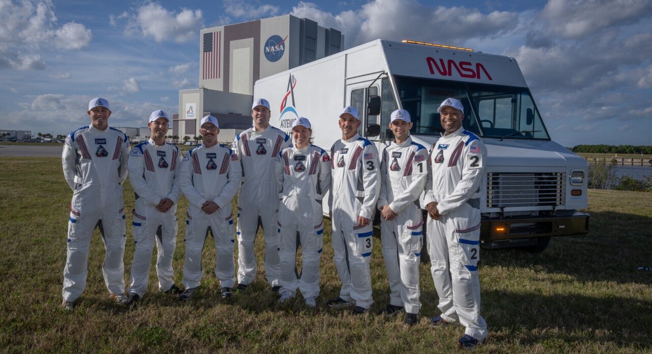 Meet NASA's Artemis closeout crew, tasked with securing astronauts in ...