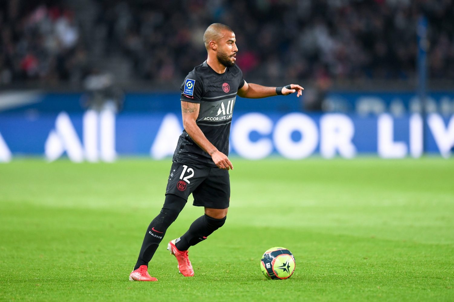 Official – A former PSG and Barça player ends his career