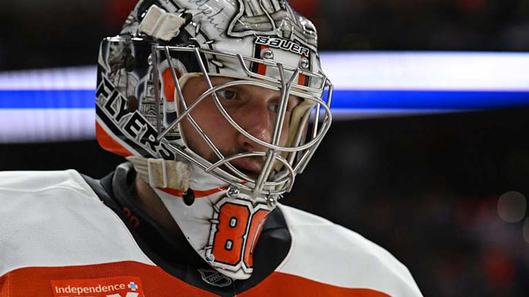 Flyers forward snaps month-long goal streak
