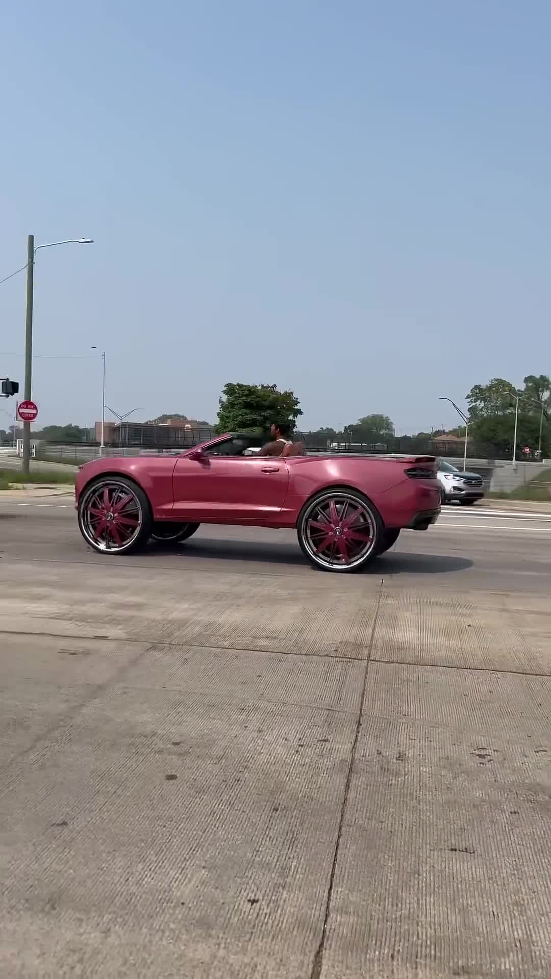 Chevy Camaro Vert on 32” DUB Floaters Riding Thru
