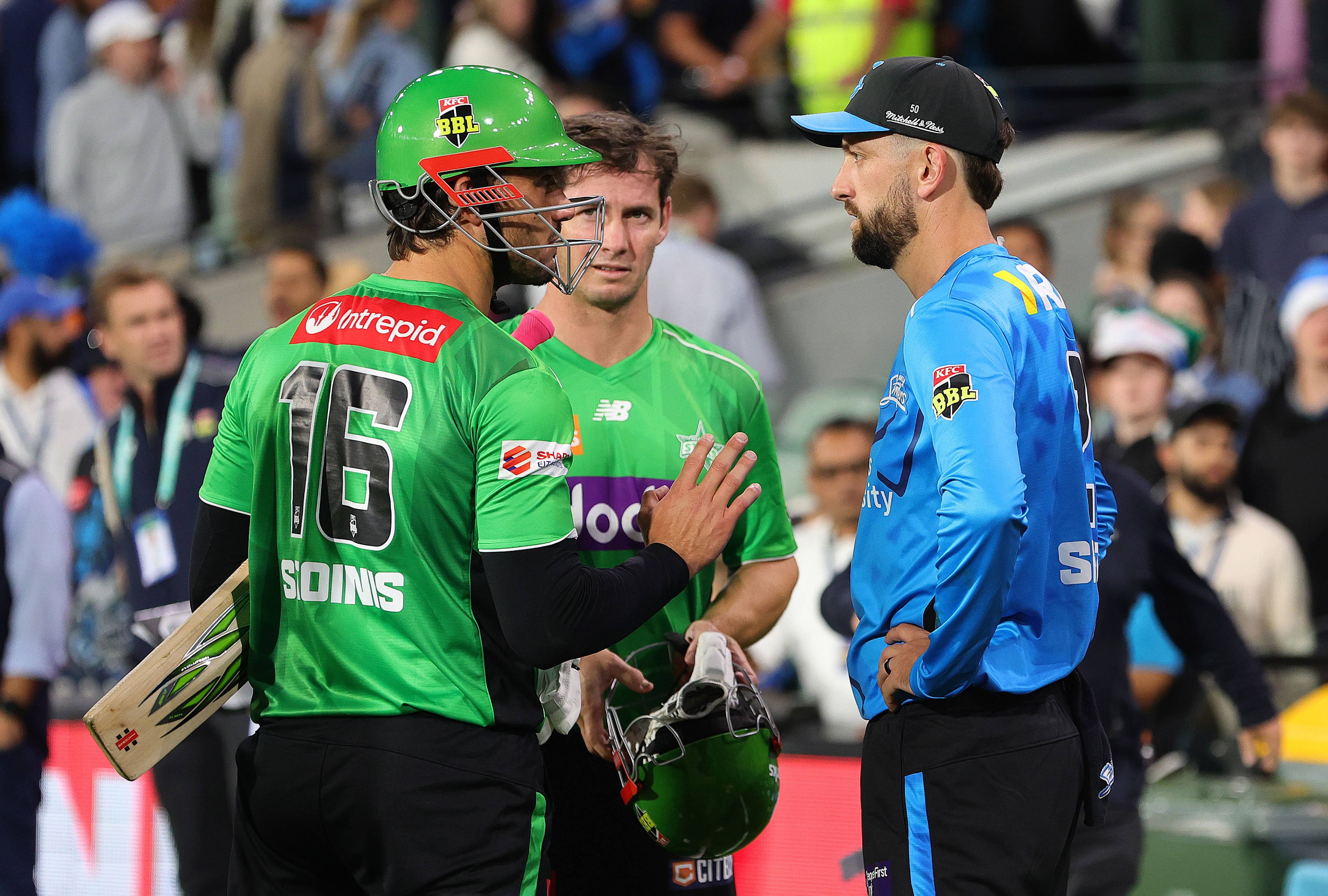 Cricket fans divided over 'unwritten rule' after Marcus Stoinis calls ...