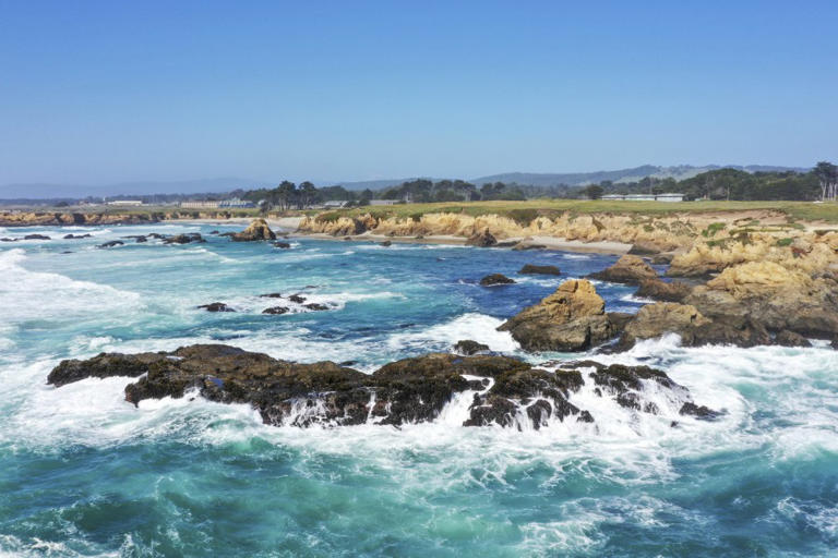 Unidentified woman dies after being swept off rocks on NorCal coast