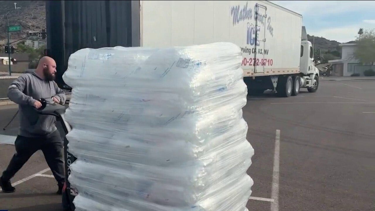 Phoenix church brings tons of snow to the Valley