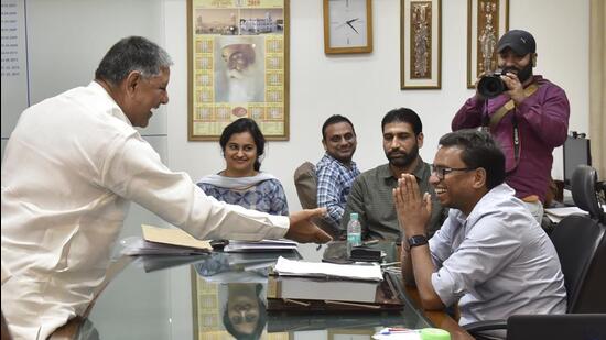 Over 2,800 nomination forms sold on first day; no nomination papers ...