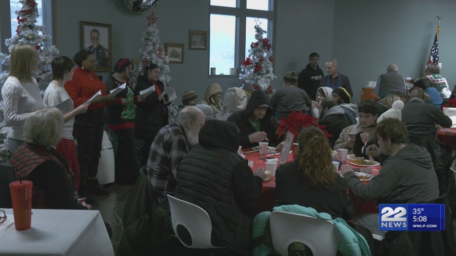 Springfield Rescue Mission hosts annual Christmas dinner