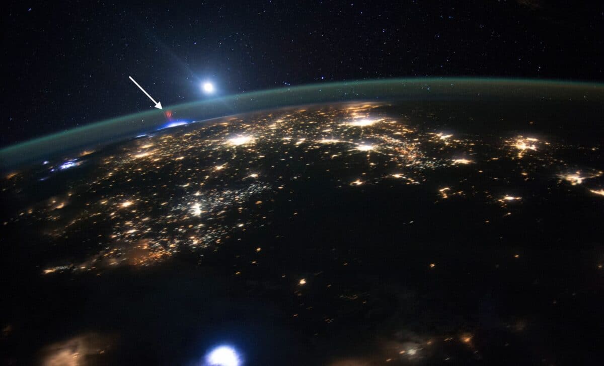 Astronaut snaps incredible image of rare space phenomenon above ...