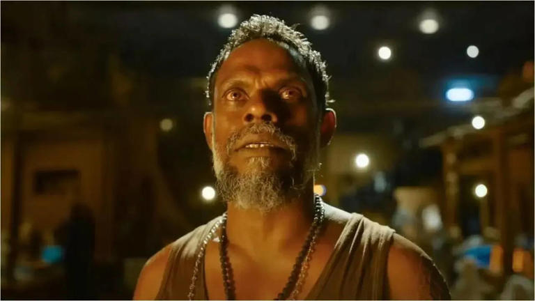 Vinayakan suffers shoulder injury on 'Aadu 3' set; doctors advise six ...